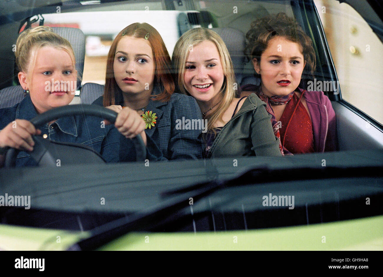 Yancy (KALLIE FLYNN CHILDRESS), Farrah (SCOUT TAYLOR-COMPTON), Hannah ...