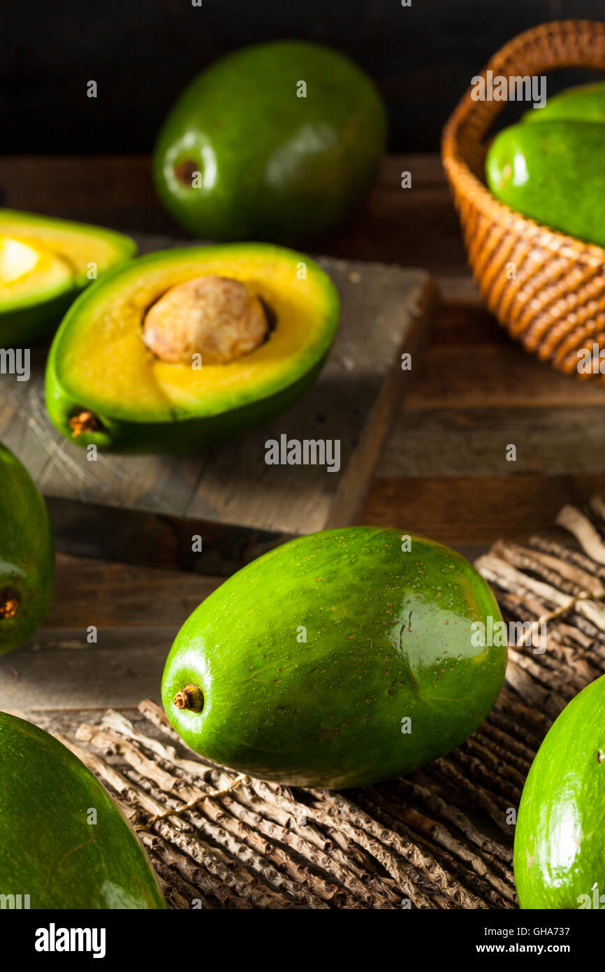 Eine Halbe Avocado Stockfotos und -bilder Kaufen - Alamy