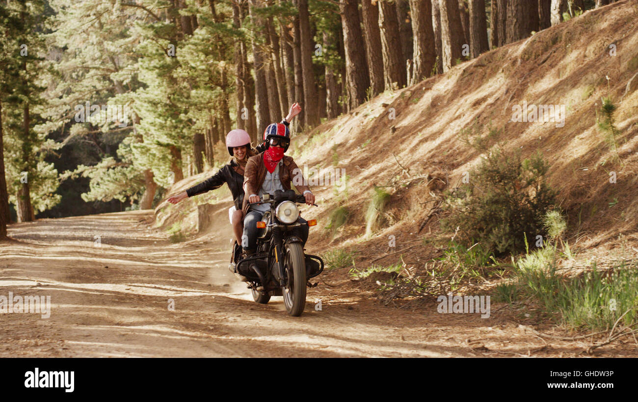 Frau Motorrad Fahren Stockfotos und -bilder Kaufen - Alamy