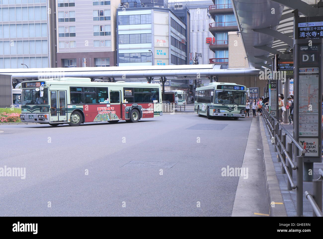 Bus station asia -Fotos und -Bildmaterial in hoher Auflösung – Alamy