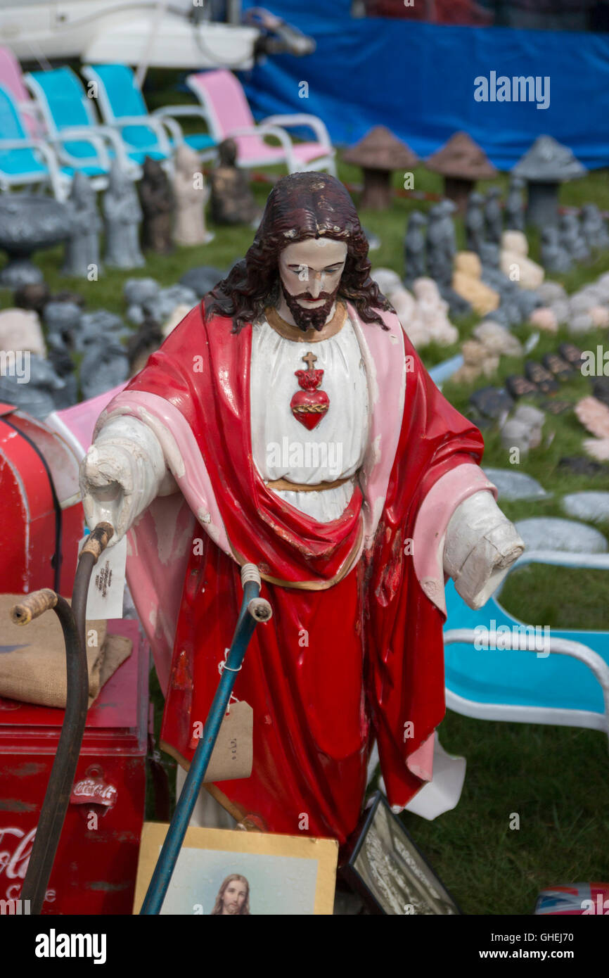 Statue von Jesus bei Volkswagen-Show Stockfotografie - Alamy