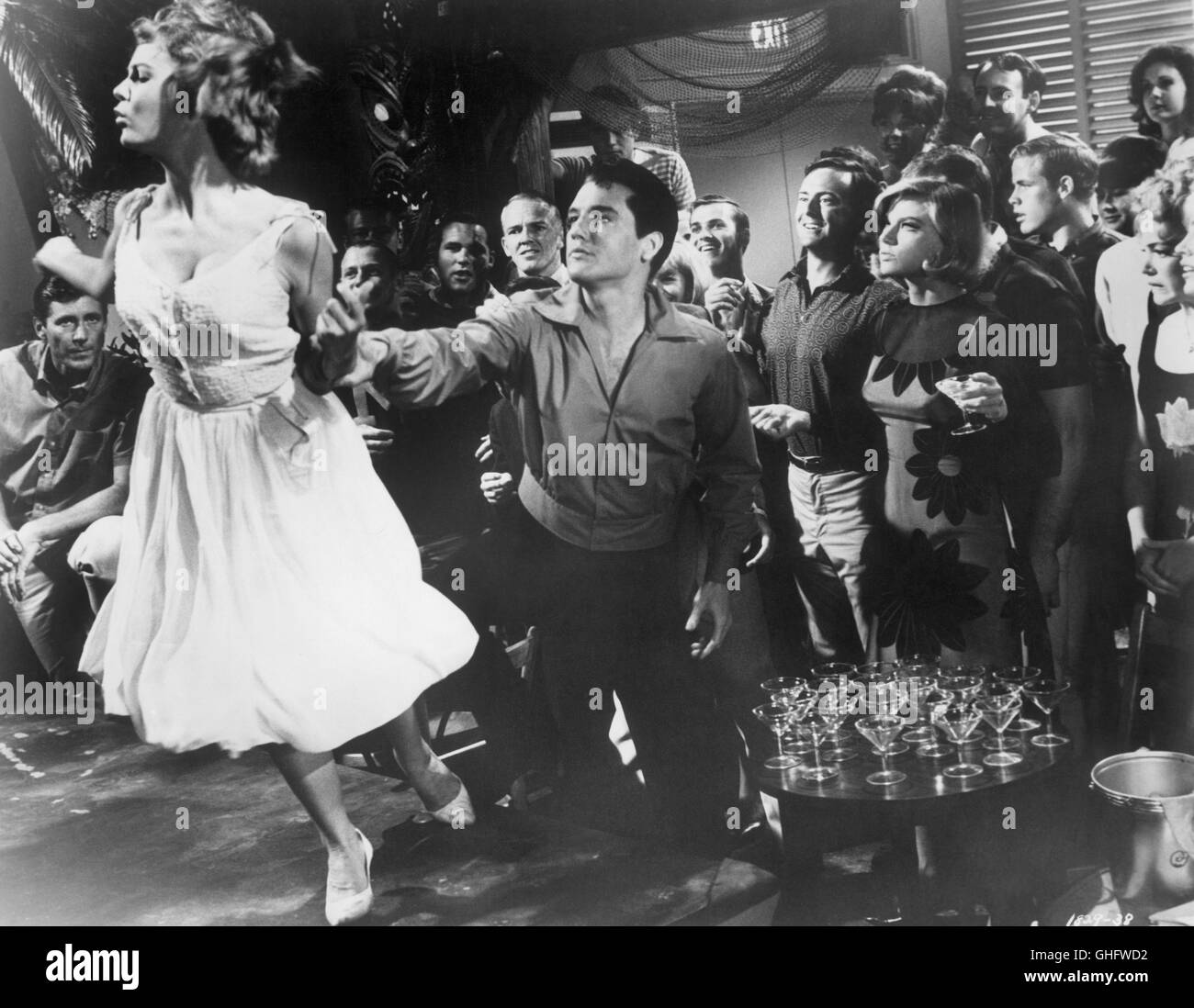 SHELLEY FABARES (Valerie), ELVIS PRESLEY (Rusty Wells) Regie: Boris ...