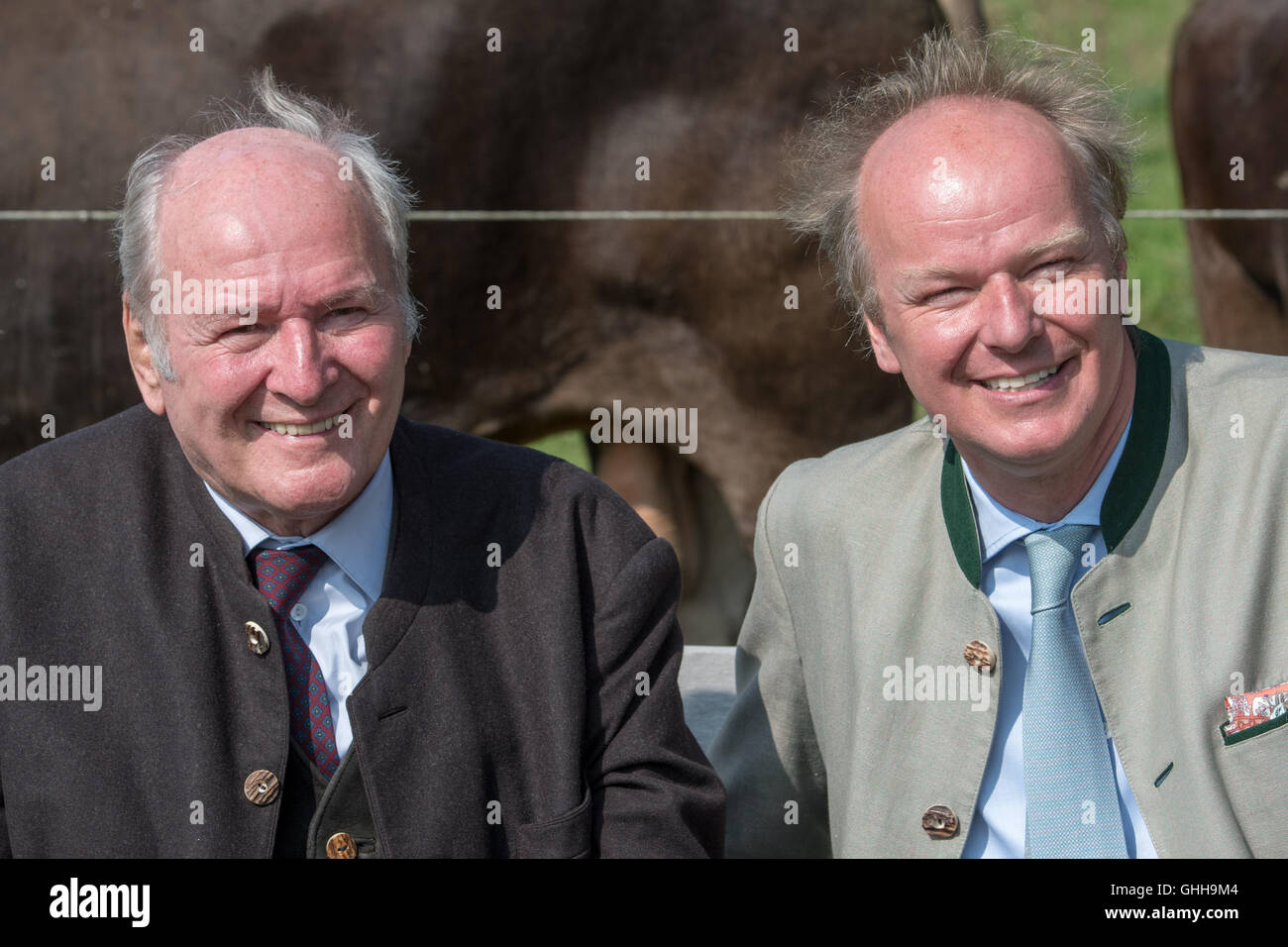 Unternehmer Claus Hipp (l) und sein Sohn Stefan Hipp, abgebildet im ...