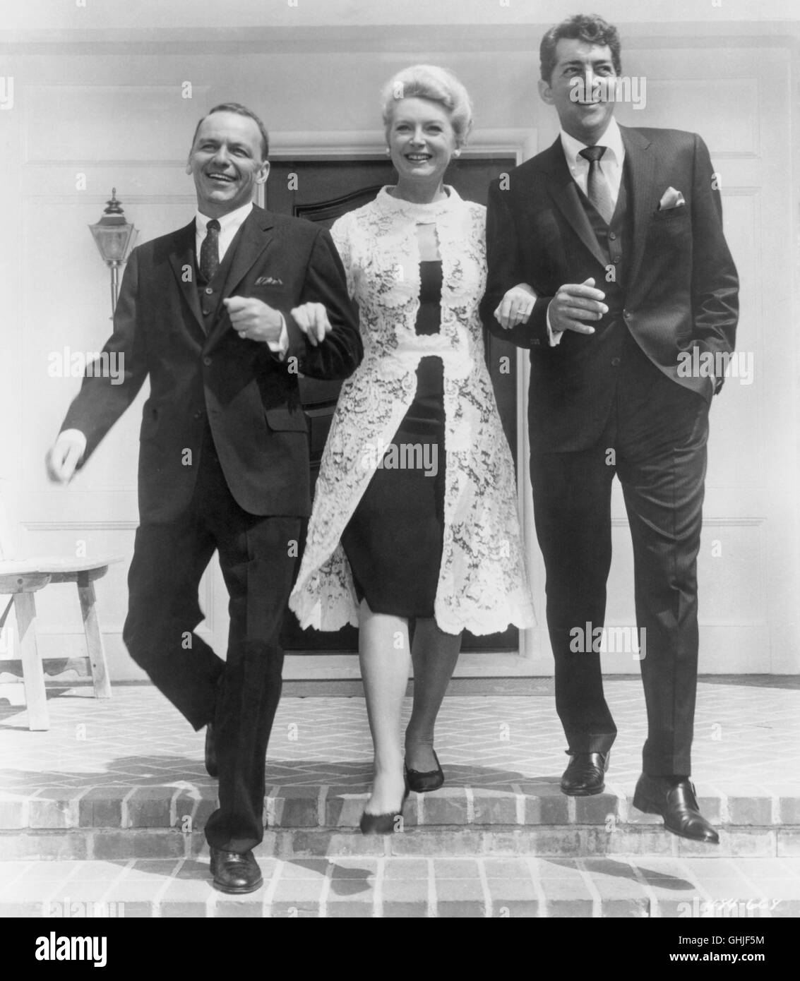 Dan Edwards (FRANK SINATRA), Valerie Edwards (DEBORAH KERR), Ernie ...