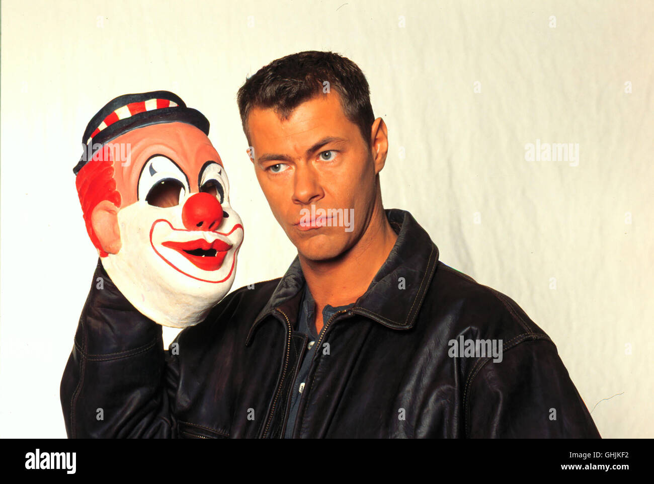 Neue Folgen von Deutschlands Actionserie Nr. 1: Der Clown alias Max ...