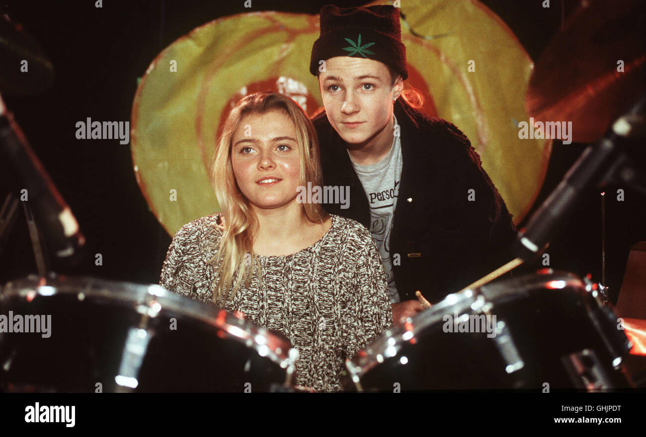 Kay (SEBASTIAN REZNICEK) weitergeleitet Seiner Freundin Linda (KATRIN ...