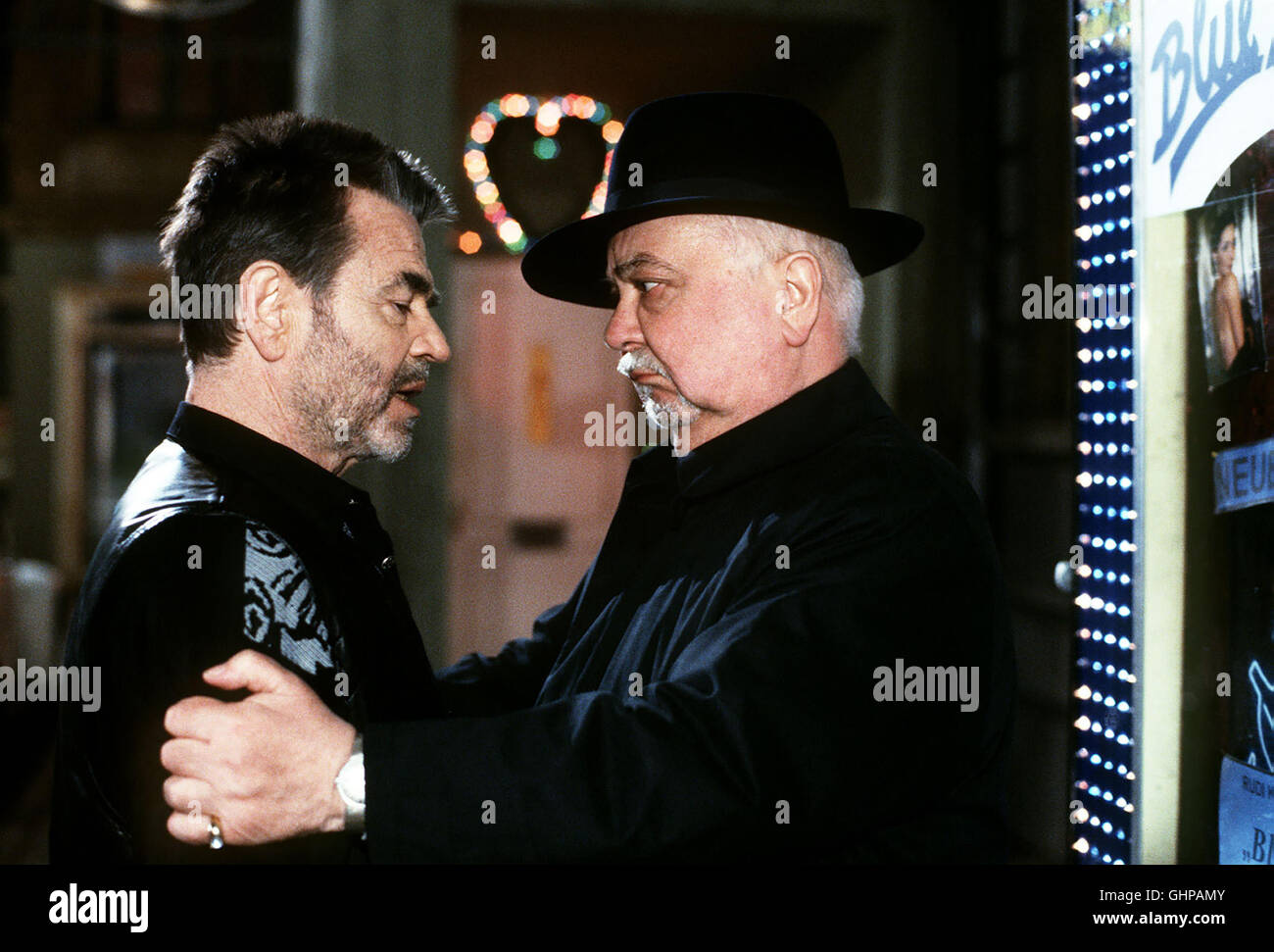 Der König von St. Pauli - Rudi Kranzow (HILMAR THATE, l.) Und der "Graf ...
