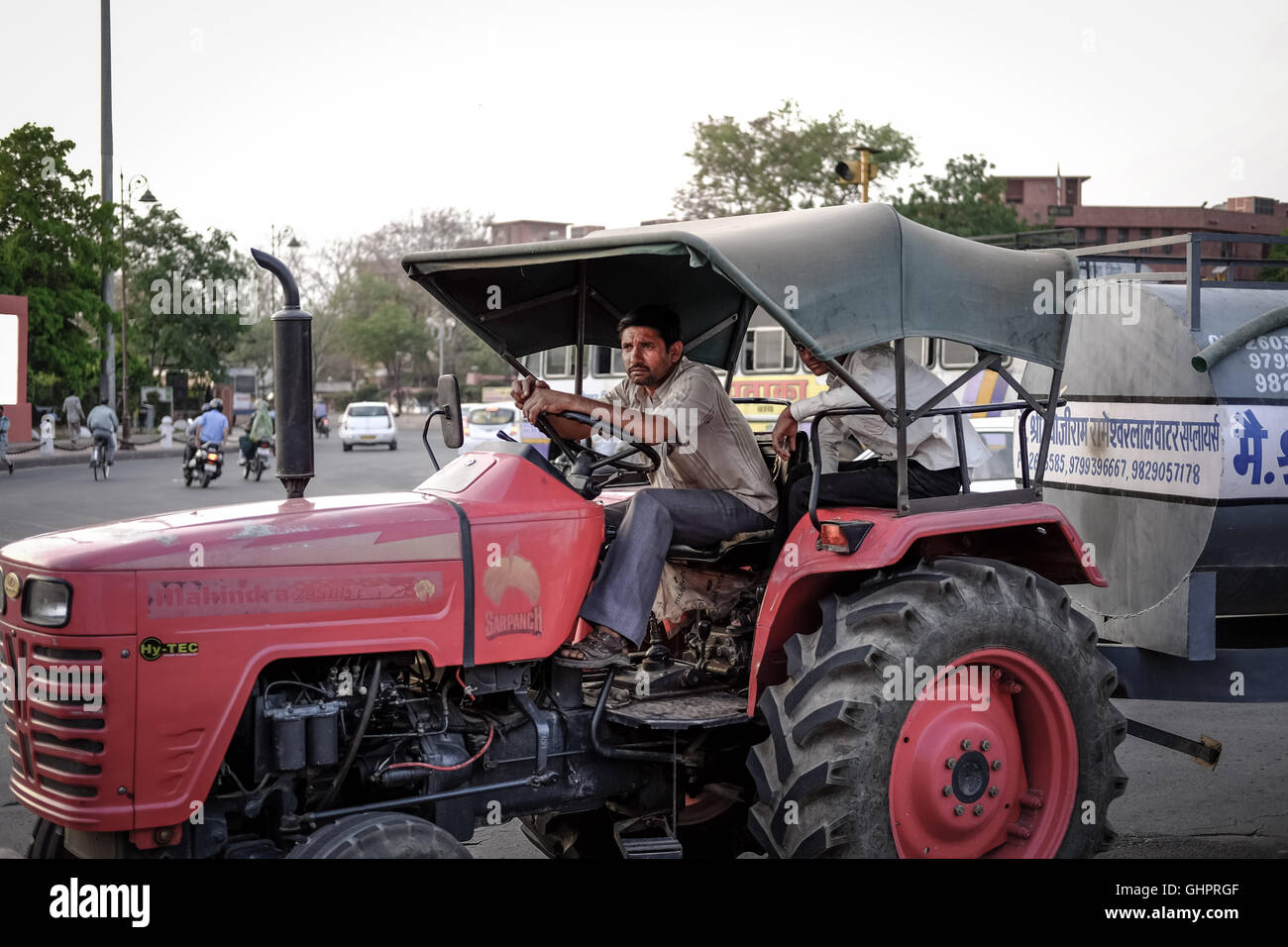 Indischer traktor -Fotos und -Bildmaterial in hoher Auflösung – Alamy