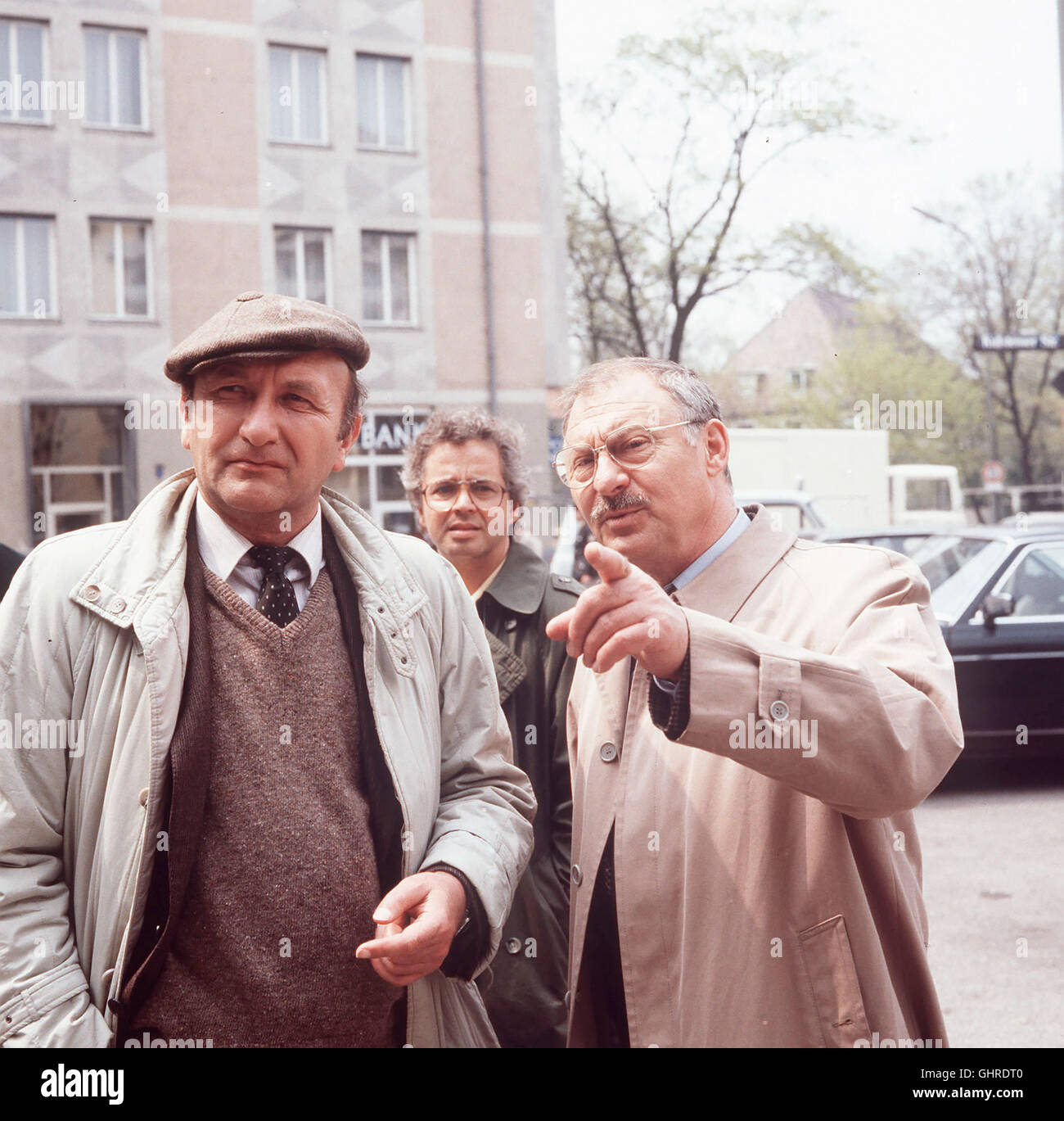 der Alte - Ein Maskierter Bankräuber Erschießt Bei Einem Überfall Einen ...