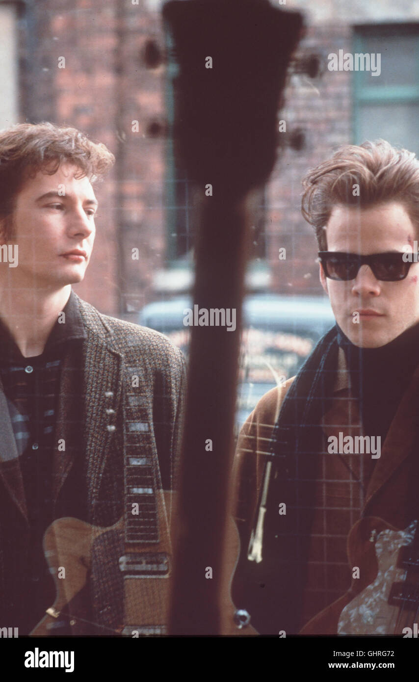 -Stuart Sutcliffe (STEPHEN DORFF, Mit Dunkler Brille) Und John Lennon ...