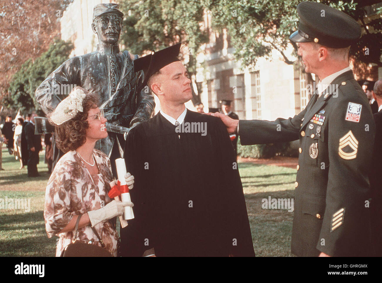 FORREST GUMP Nachdem Forrest Gump (TOM HANKS) Sein Diplom Erhalten Hat ...