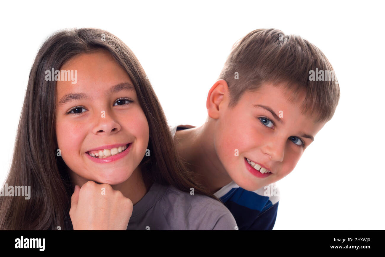 Kinder junge mädchen -Fotos und -Bildmaterial in hoher Auflösung – Alamy