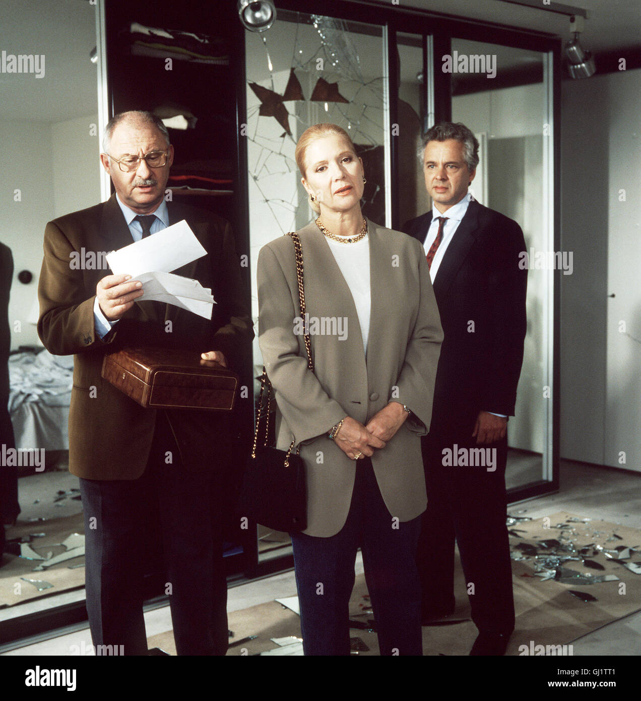 DER ALTE-Szene Mit ROLF SCHIMPF (Leo Kress), CHRISTIANE HÖRBIGER (Senta ...