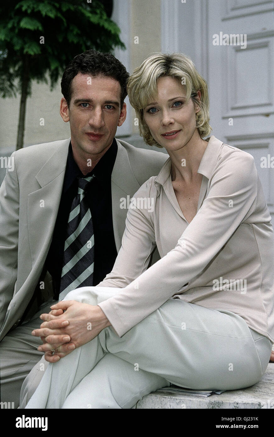 SUPERSINGLE - sterben Redakteurin Alexa (ANN-KATHRIN KRAMER) wird Ihren ...