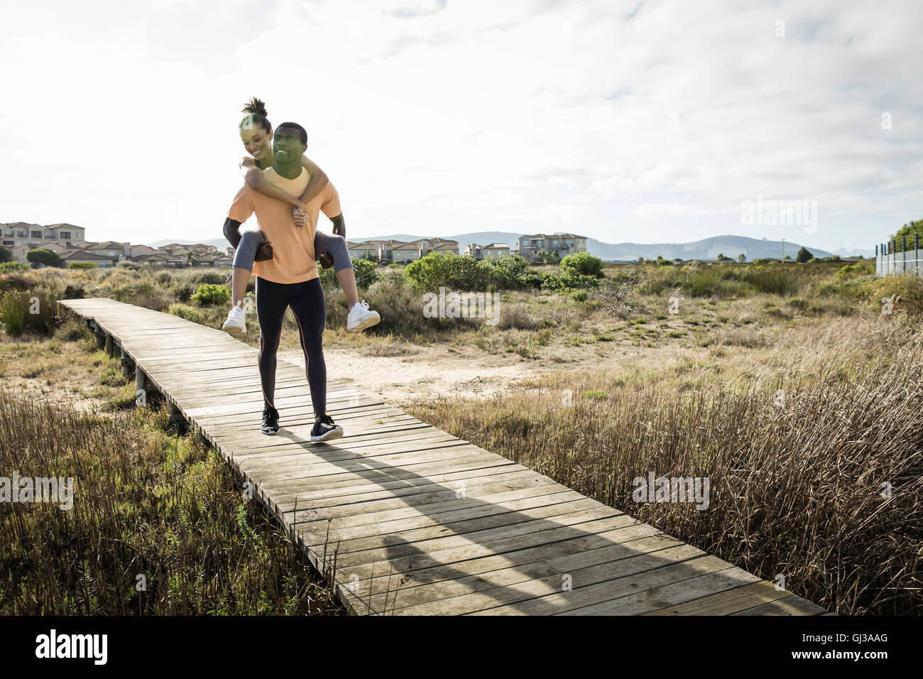 Huckepack auf Holzsteg und Freund des Menschen Stockfotografie - Alamy