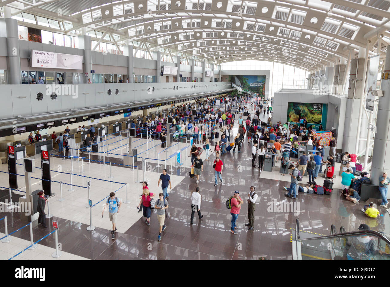 Menschen im Gepäck check-in Bereich, Juan Santamaría International ...
