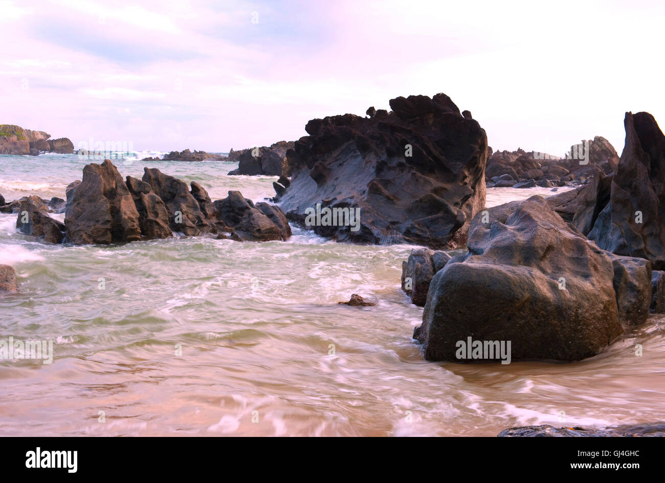 Felsen strand strand -Fotos und -Bildmaterial in hoher Auflösung – Alamy