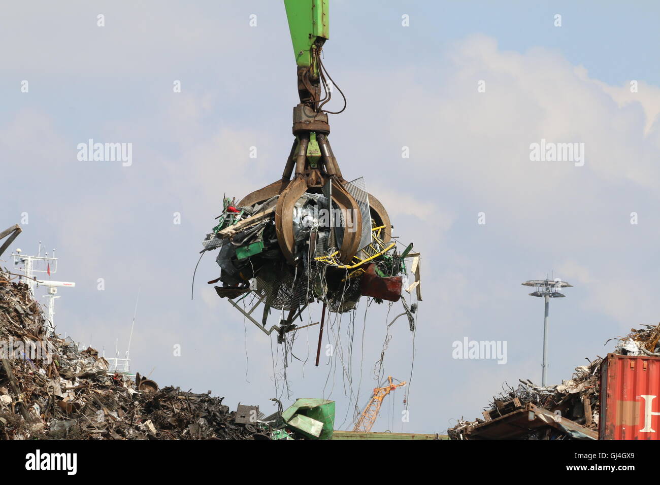 Schrott greifer -Fotos und -Bildmaterial in hoher Auflösung – Alamy