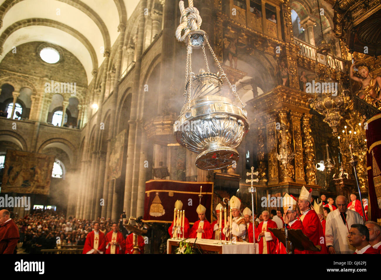 Service am 25. Juli, auf St James Day auf dem Altar der Kathedrale von Santiago de Compostela ...