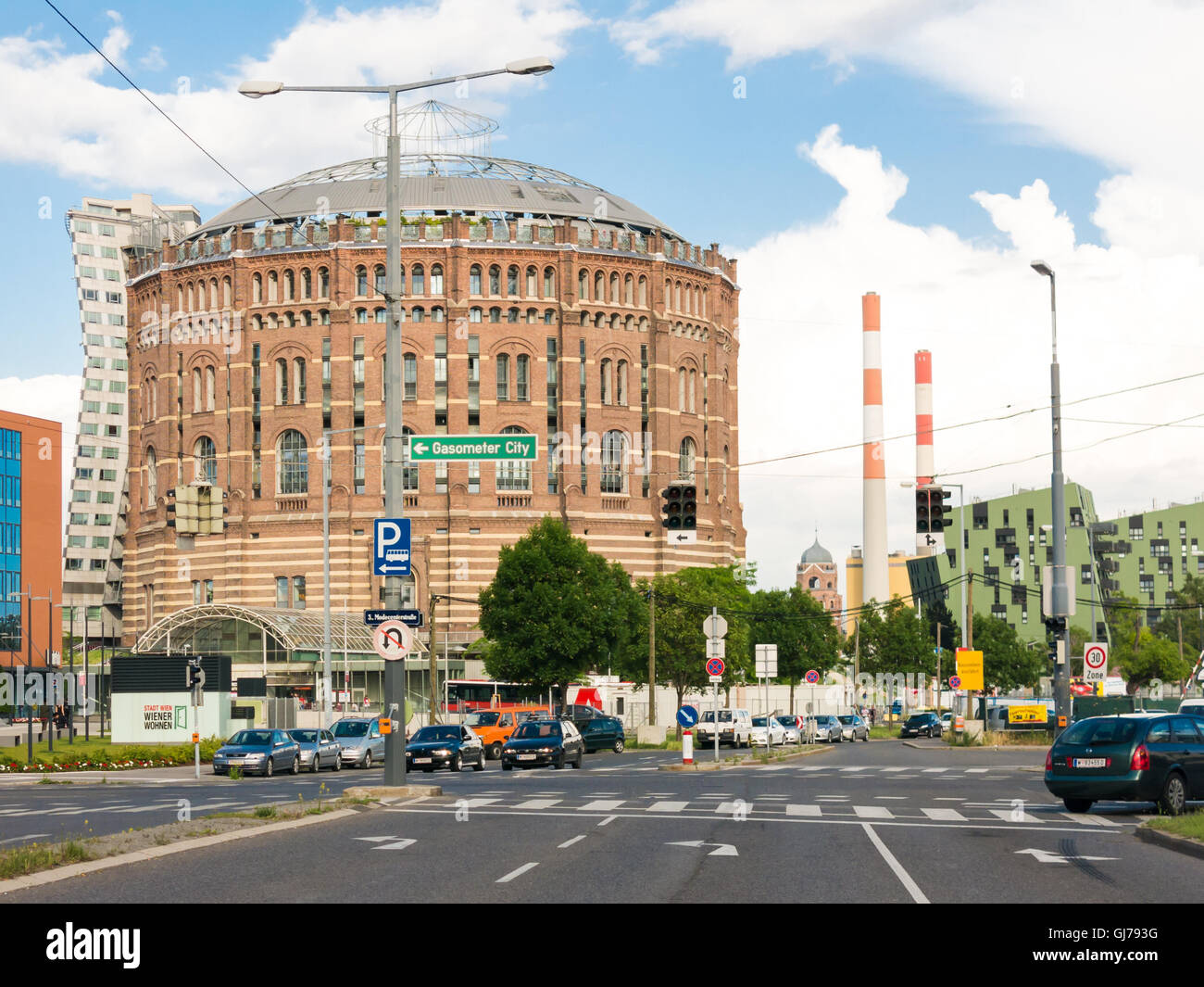 Gasometer gasometer city simmering vienna -Fotos und -Bildmaterial in ...