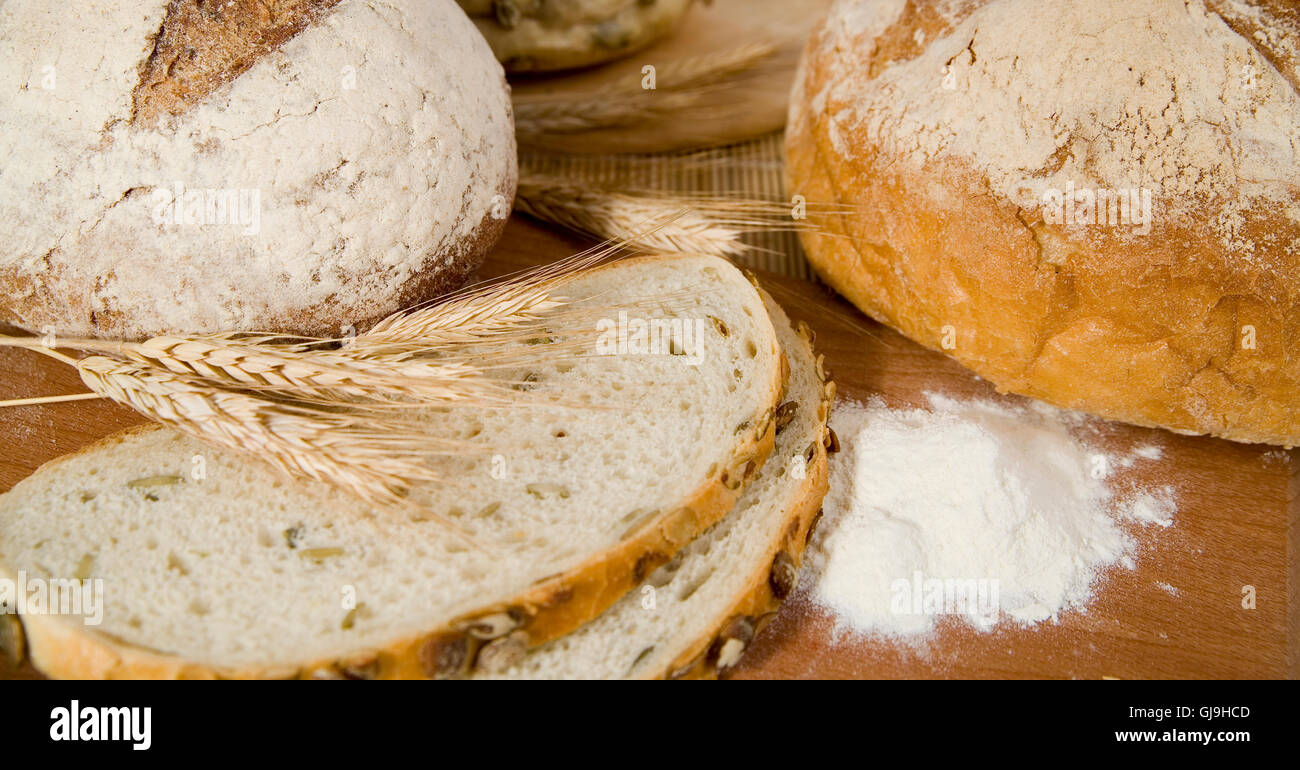 frische verschiedene Arten von Brot mit sauer und Weizen Kopf ...