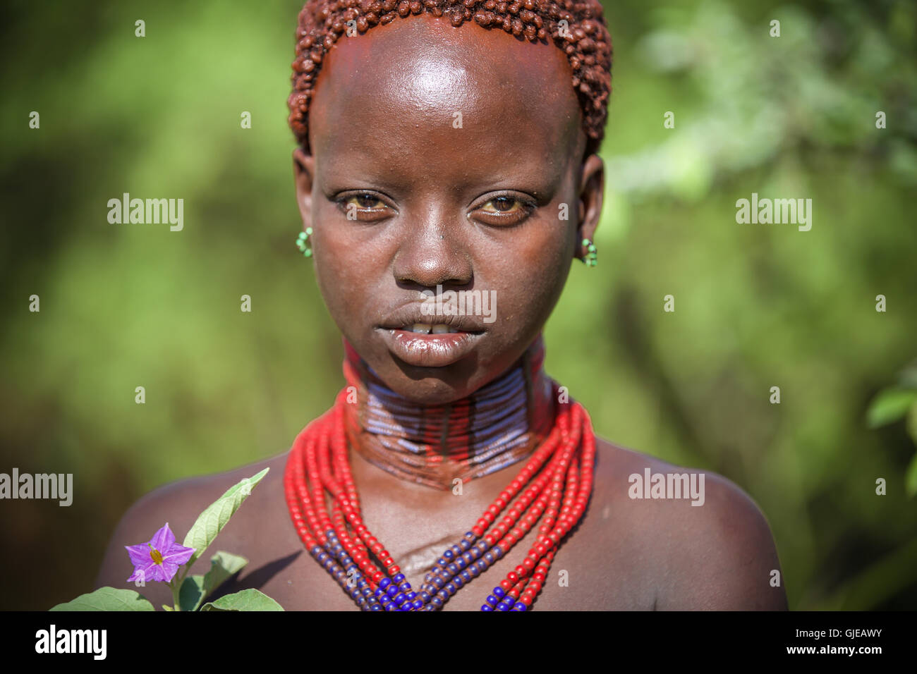 Girl hamer tribe ethiopia -Fotos und -Bildmaterial in hoher Auflösung - Seite 2 - Alamy