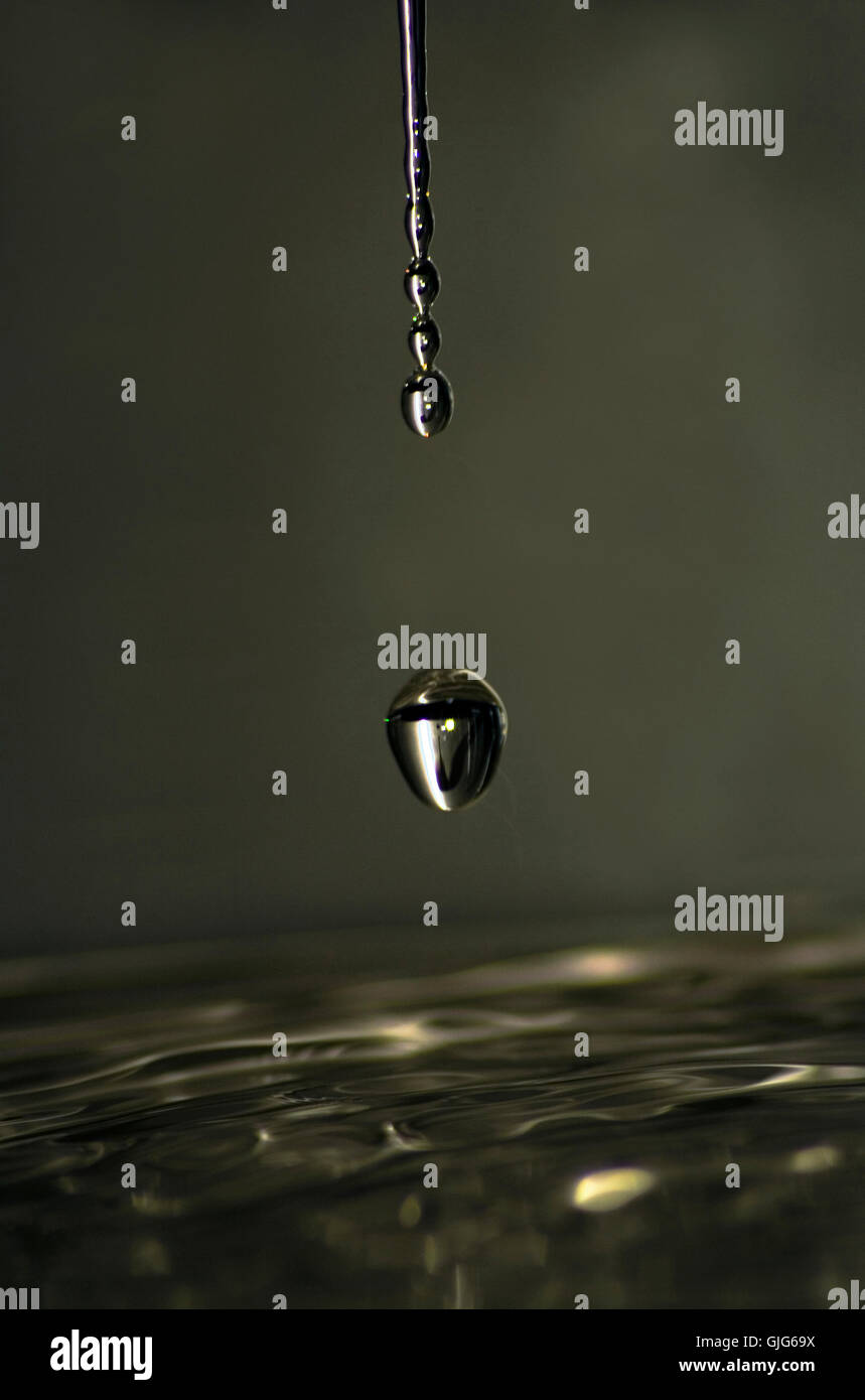 Wasser tropfen -Fotos und -Bildmaterial in hoher Auflösung – Alamy