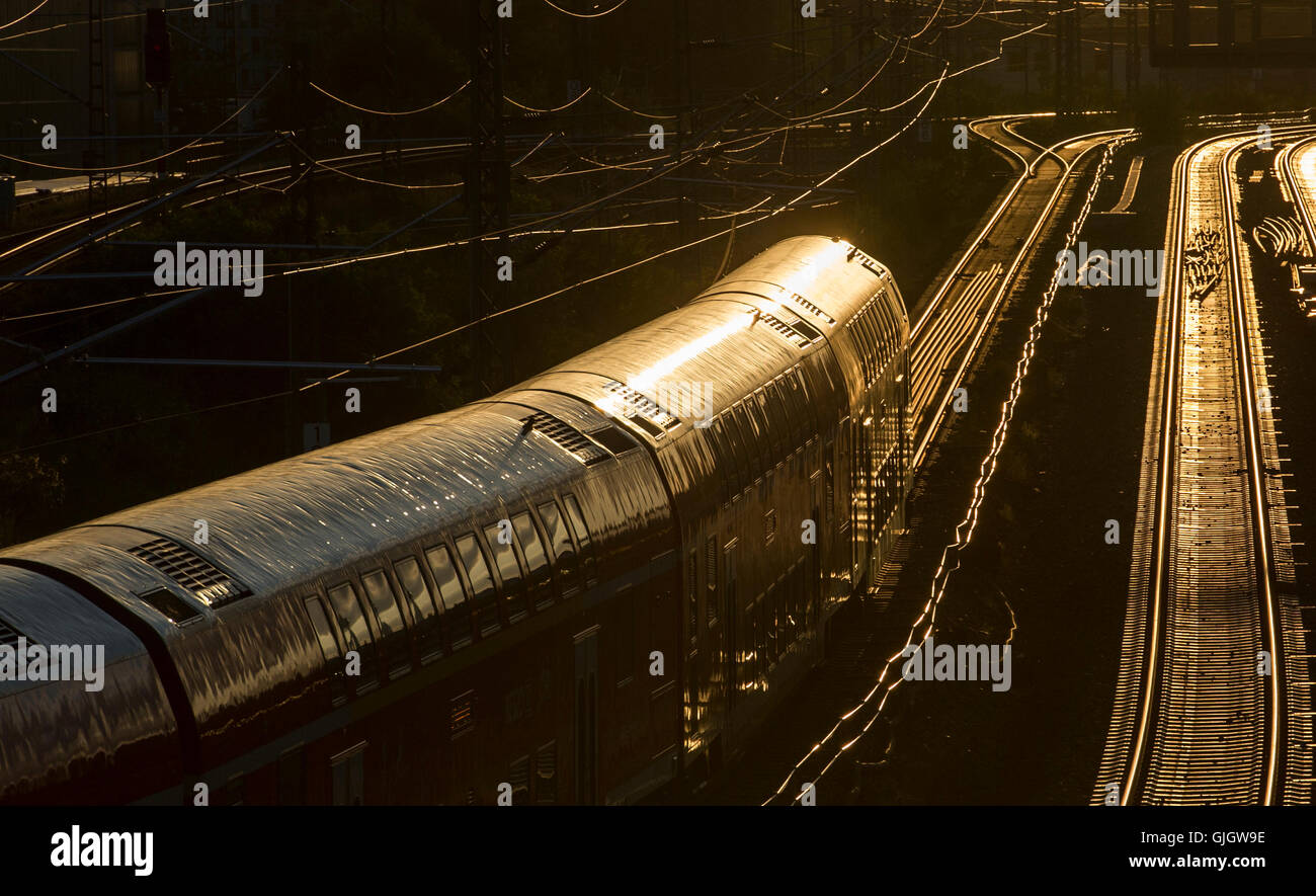 Regionalzug der deutschen bahn -Fotos und -Bildmaterial in hoher ...