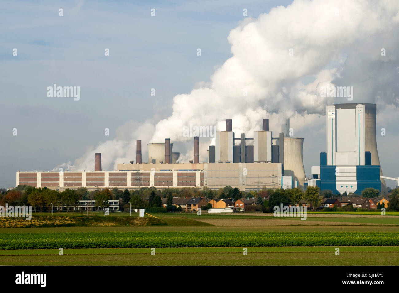 Braunkohlekraftwerk niederaussem -Fotos und -Bildmaterial in hoher ...