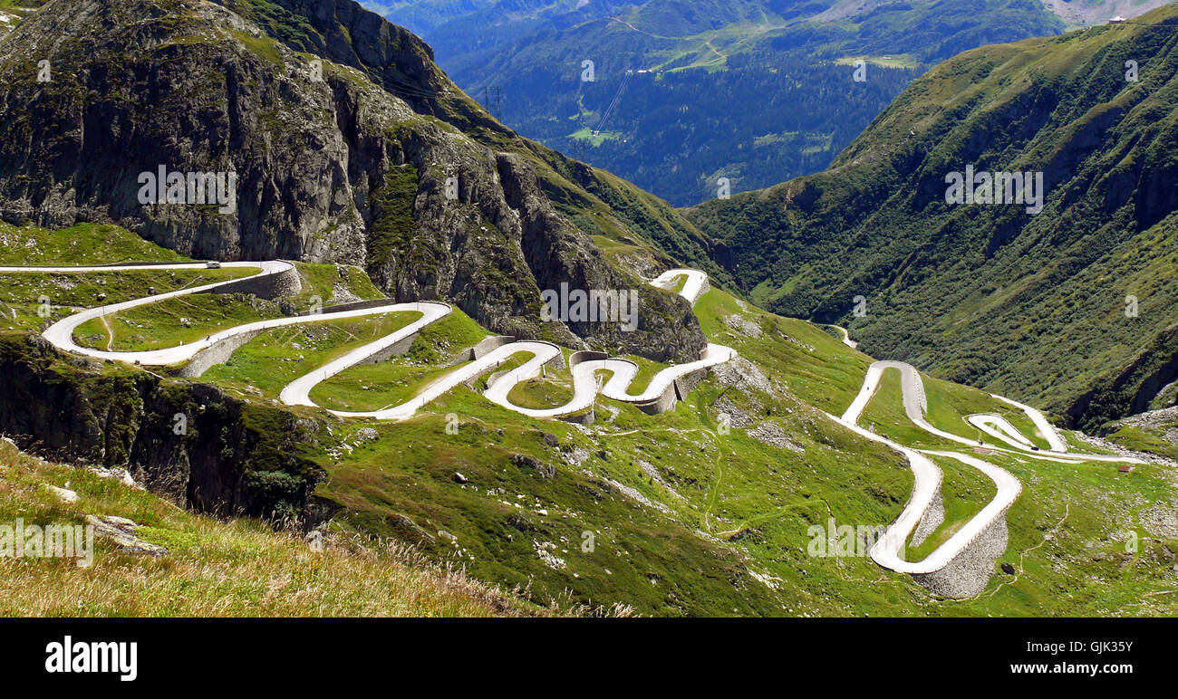 Tremola berg -Fotos und -Bildmaterial in hoher Auflösung – Alamy