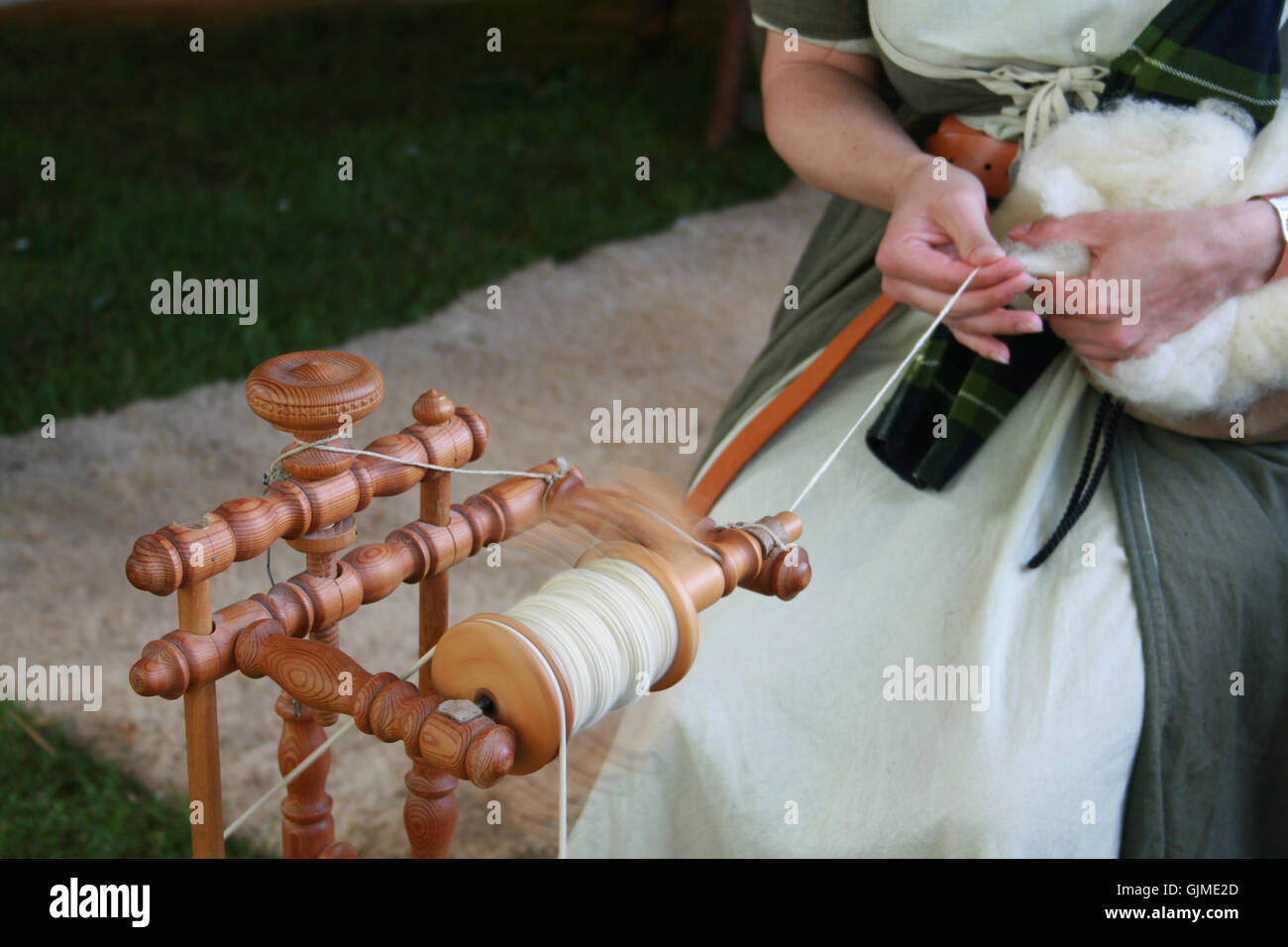 Spinnrad Spinnfaden Stockfotos und -bilder Kaufen - Alamy