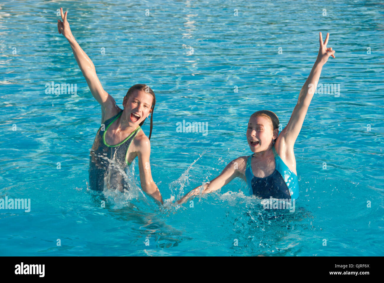 Baden im gemeinsamen schwimmbad -Fotos und -Bildmaterial in hoher ...