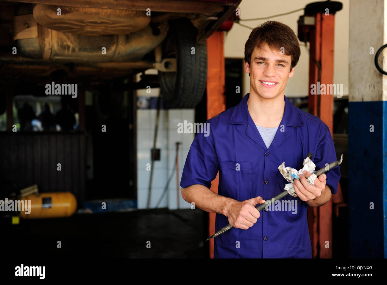 Kfz mechanikerin -Fotos und -Bildmaterial in hoher Auflösung – Alamy