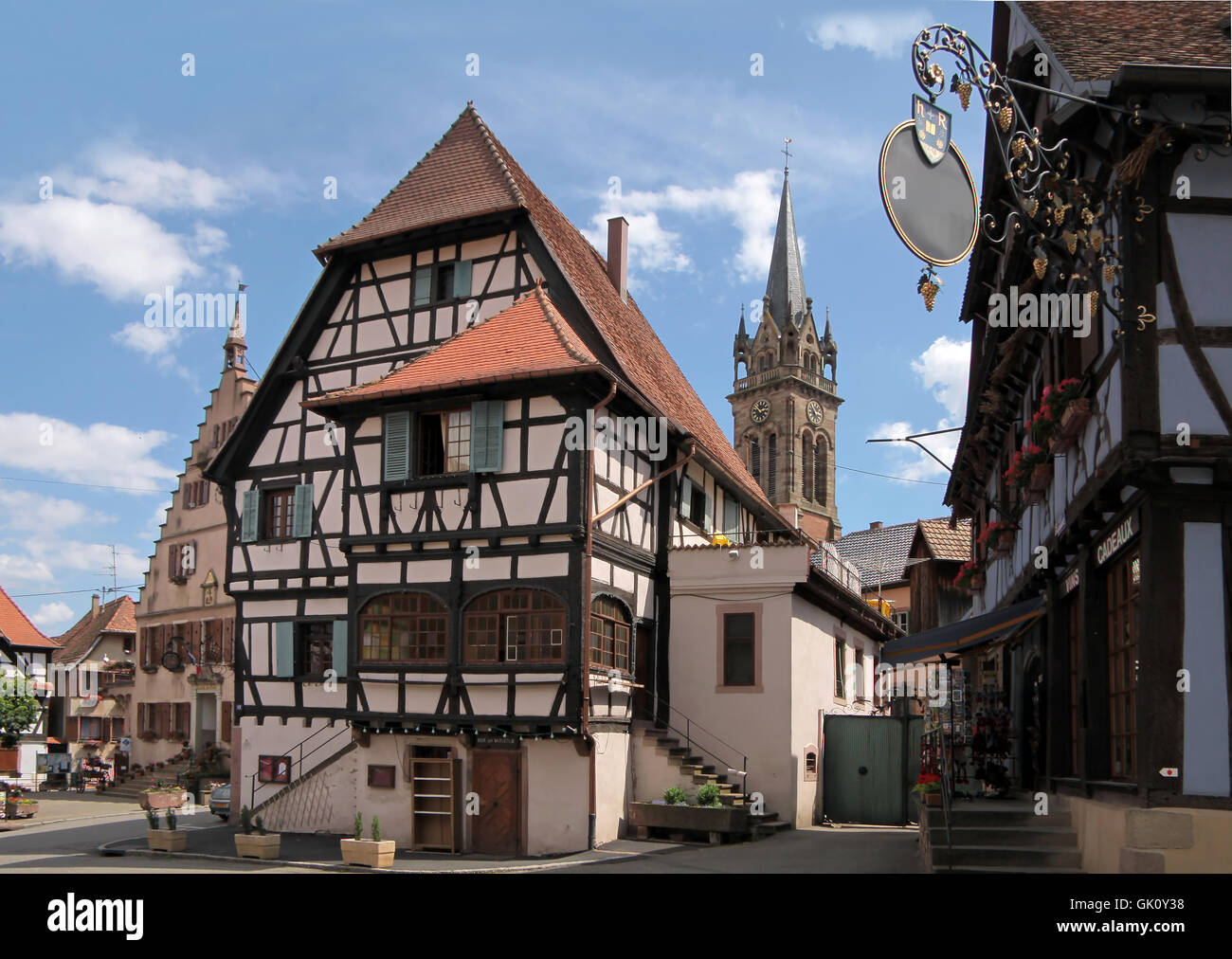 Romantisches fachwerkhaus -Fotos und -Bildmaterial in hoher Auflösung ...