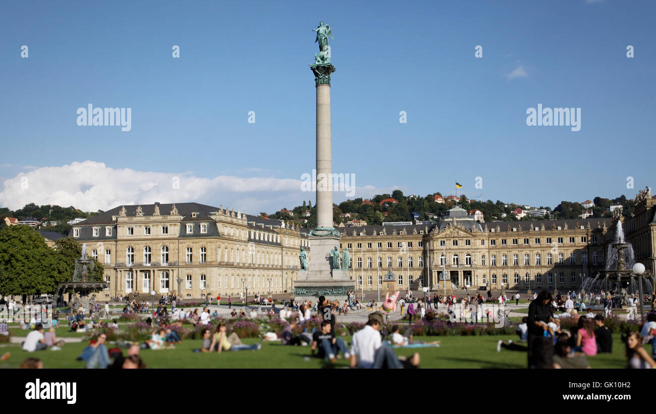 Menschen am schlossplatz -Fotos und -Bildmaterial in hoher Auflösung ...