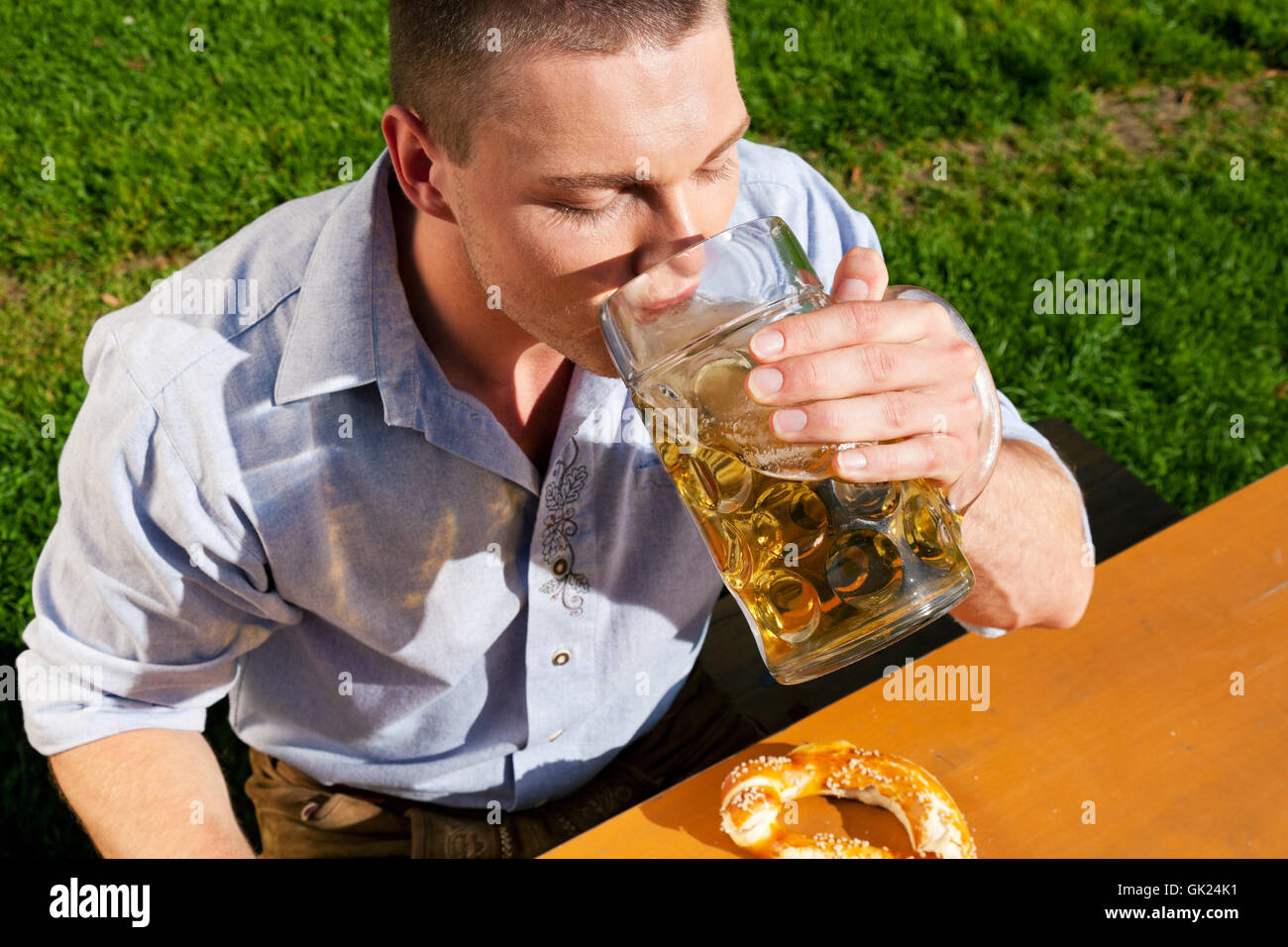 Breze und bier -Fotos und -Bildmaterial in hoher Auflösung – Alamy