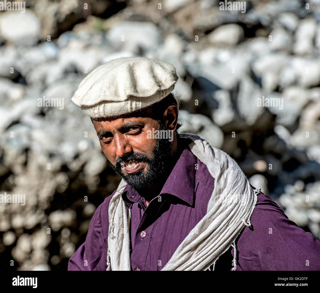 Pakistanischer schal -Fotos und -Bildmaterial in hoher Auflösung – Alamy