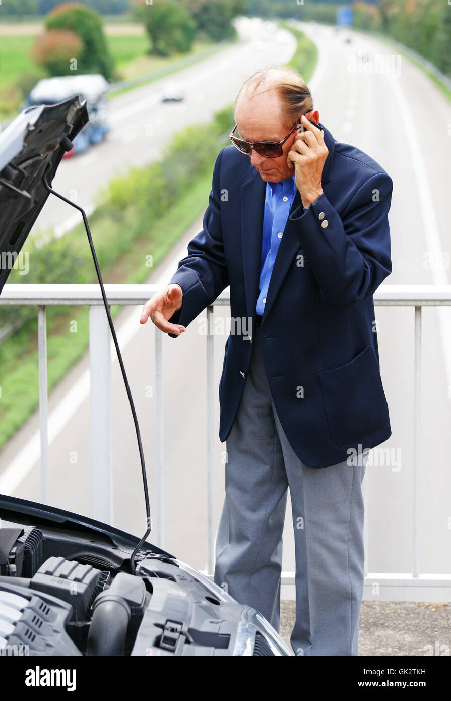 das Auto kaputt geht Stockfotografie - Alamy
