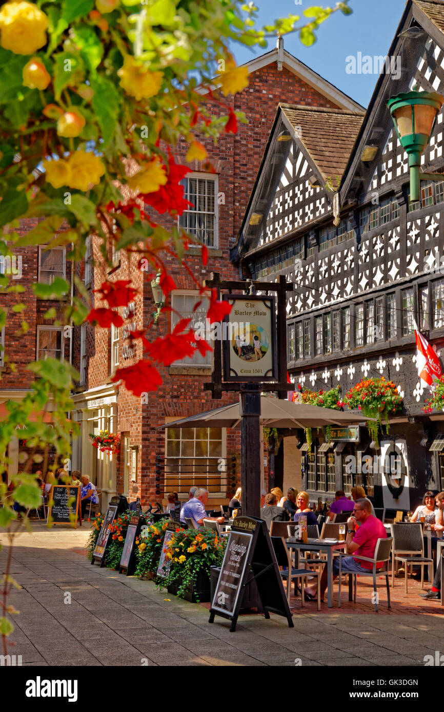 Golden square warrington -Fotos und -Bildmaterial in hoher Auflösung ...