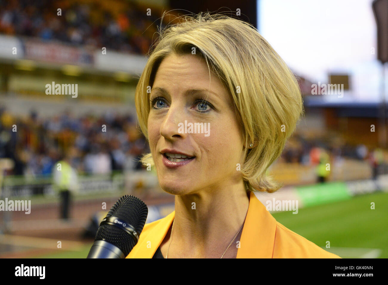 Weibliche tv moderatorin -Fotos und -Bildmaterial in hoher Auflösung ...