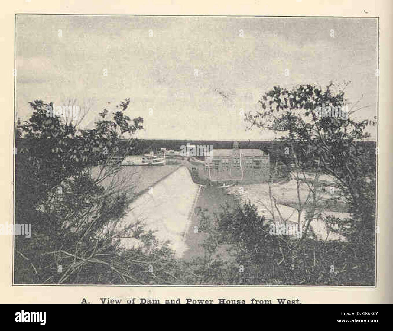 Blick vom Westen auf den Austin Dam und sein Kraftwerk. Der Damm, ein ...