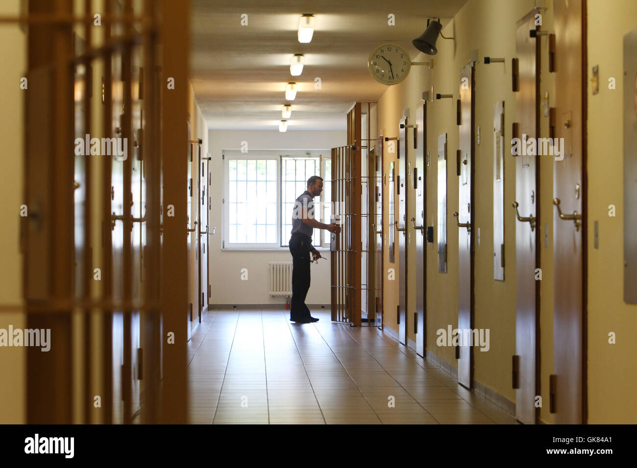 Prison officer germany -Fotos und -Bildmaterial in hoher Auflösung – Alamy
