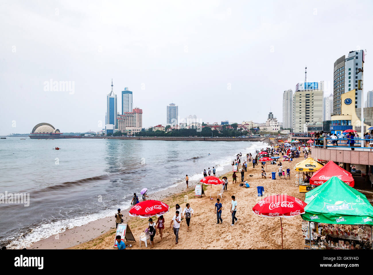Qingdao Beach China Stockfotos & Qingdao Beach China Bilder - Alamy