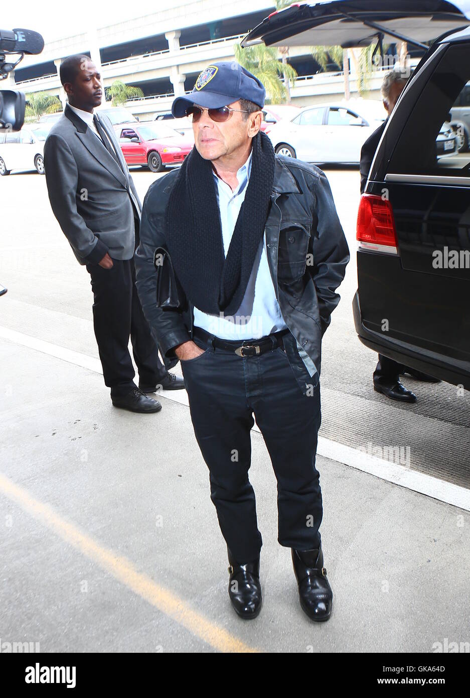 Paul Anka kommt am Los Angeles International Airport (LAX) einen Flug ...