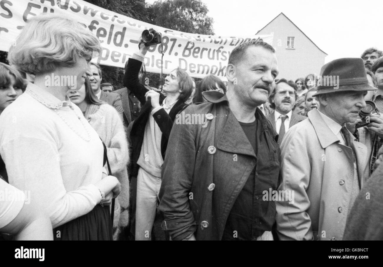 Sculptor alfred hrdlicka -Fotos und -Bildmaterial in hoher Auflösung ...
