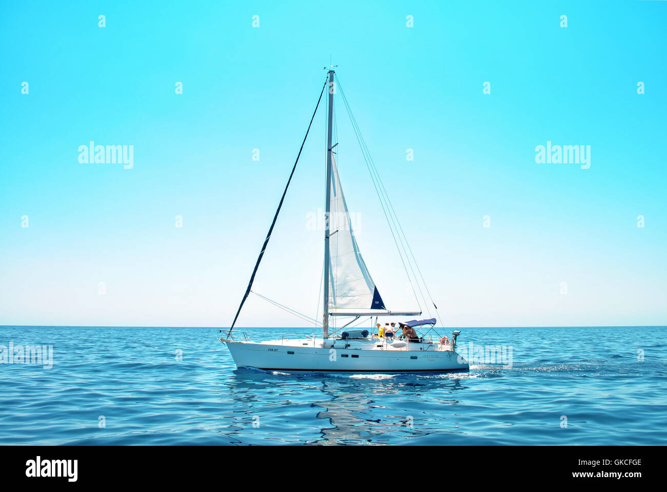 Yacht segel meer -Fotos und -Bildmaterial in hoher Auflösung – Alamy