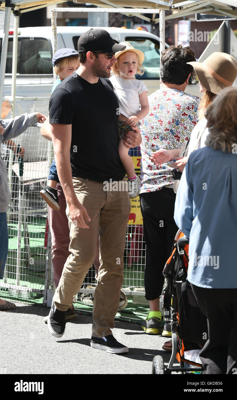 John krasinski und hasel krasinski -Fotos und -Bildmaterial in hoher ...