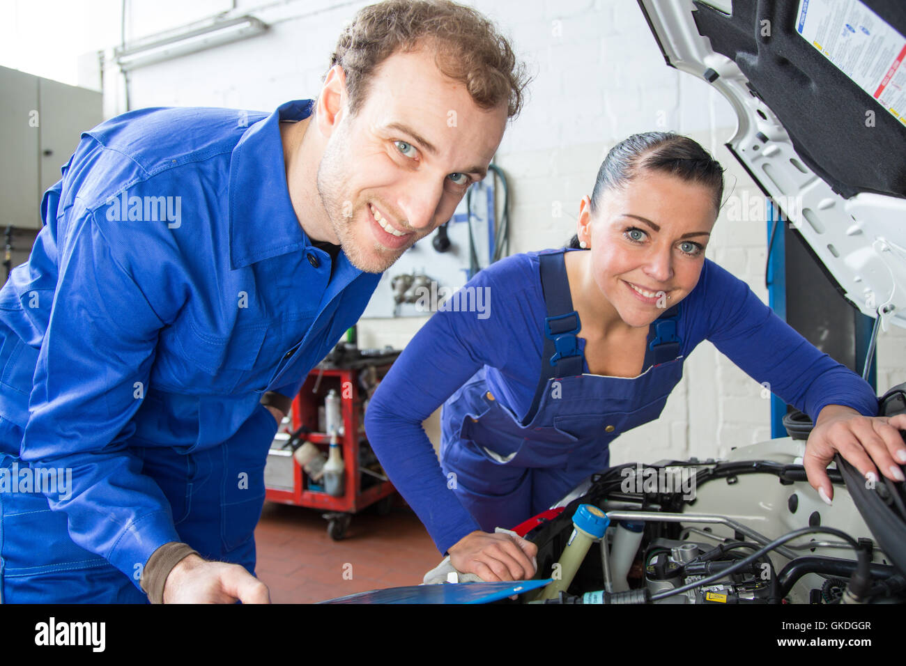 Automobil mechatronik -Fotos und -Bildmaterial in hoher Auflösung – Alamy