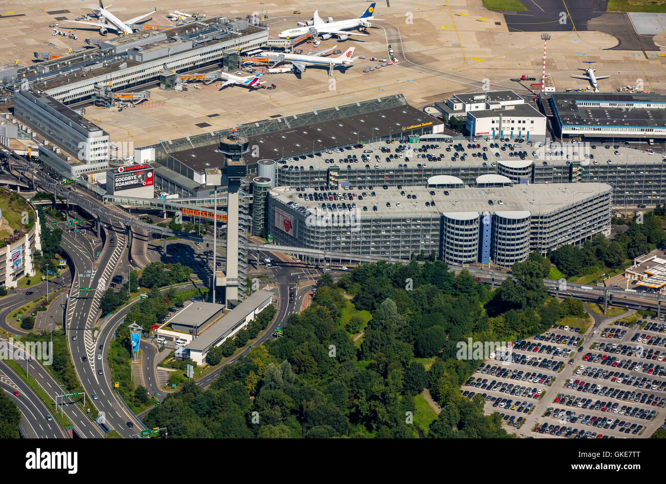 Luftaufnahme, Tower Flughafen, Flugsicherung, Controler, Flughafen Düsseldorf, EDDL, Flug ...