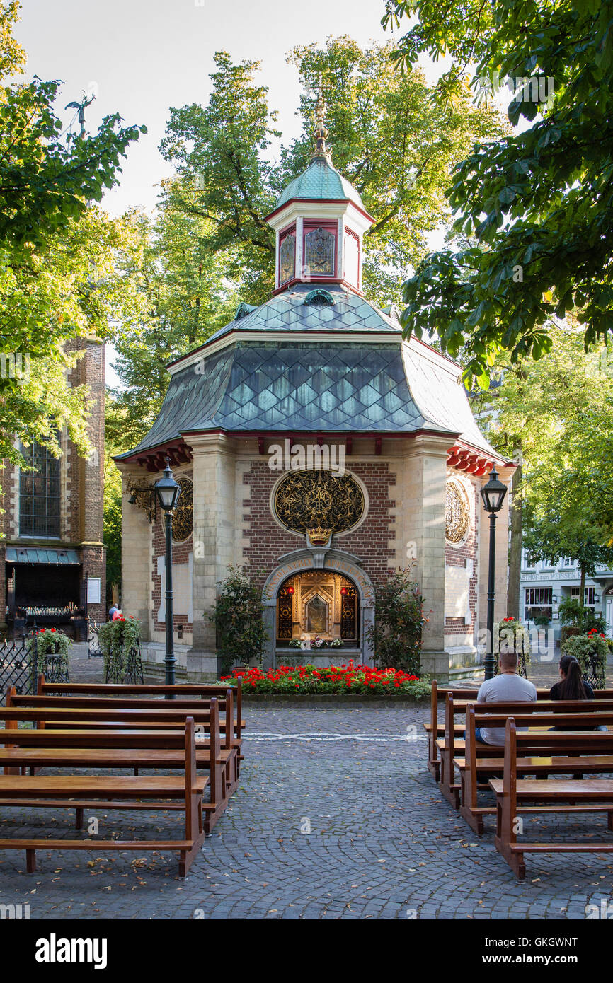 Deutschland, Kevelaer, die Gnadenkapelle mit der das Bild der Heiligen ...
